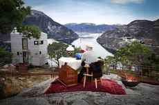 Hygge Desk - Lysefjord 3 wallpaper - Opera add-ons